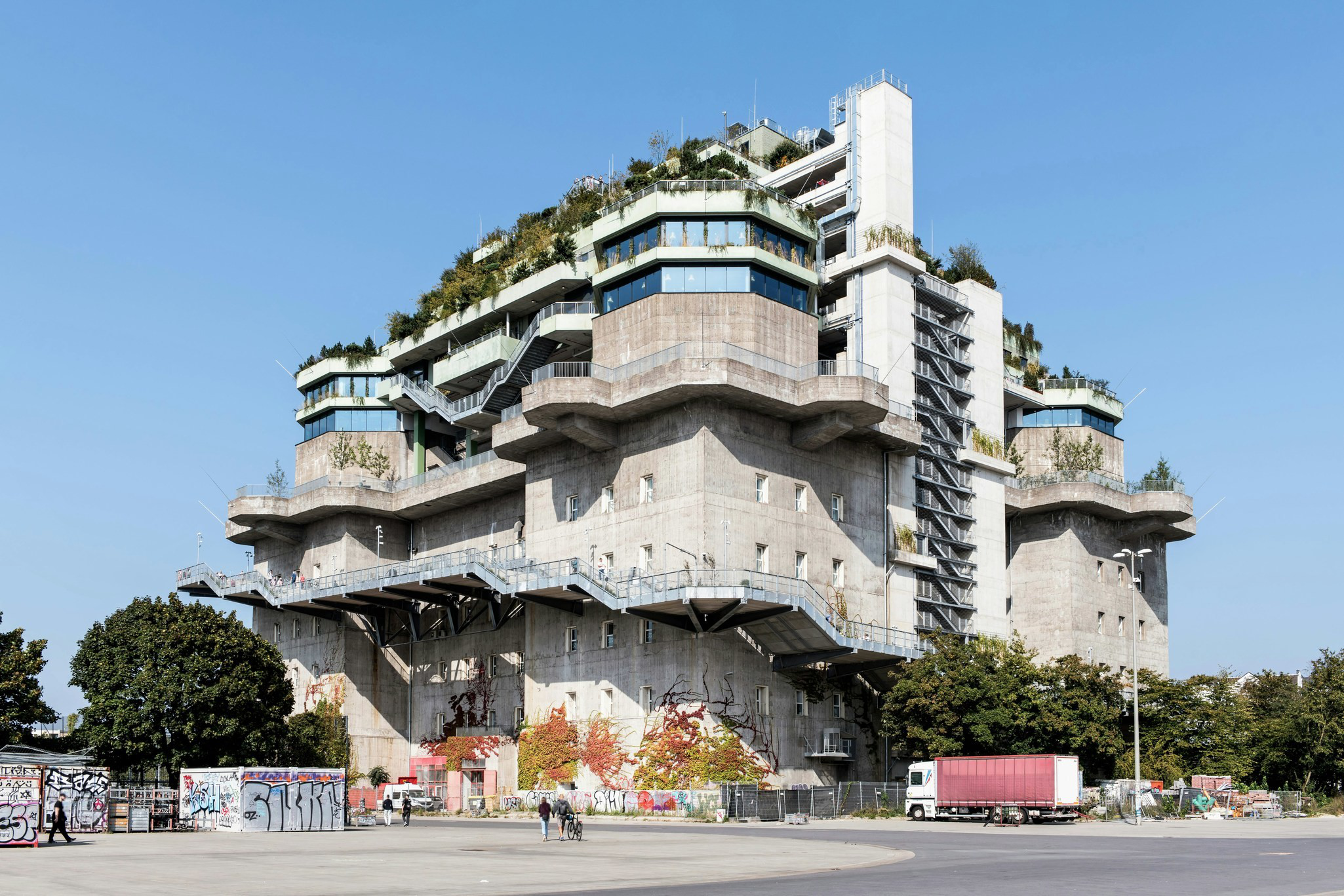 Climate-resilient construction and microclimate in the city: the bunker ...