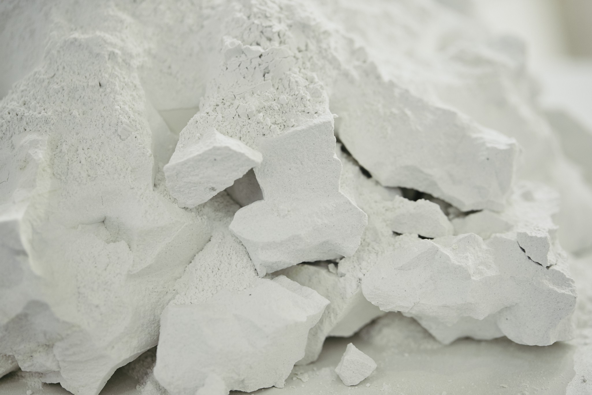 Ceramic raw materials: types of additives & production