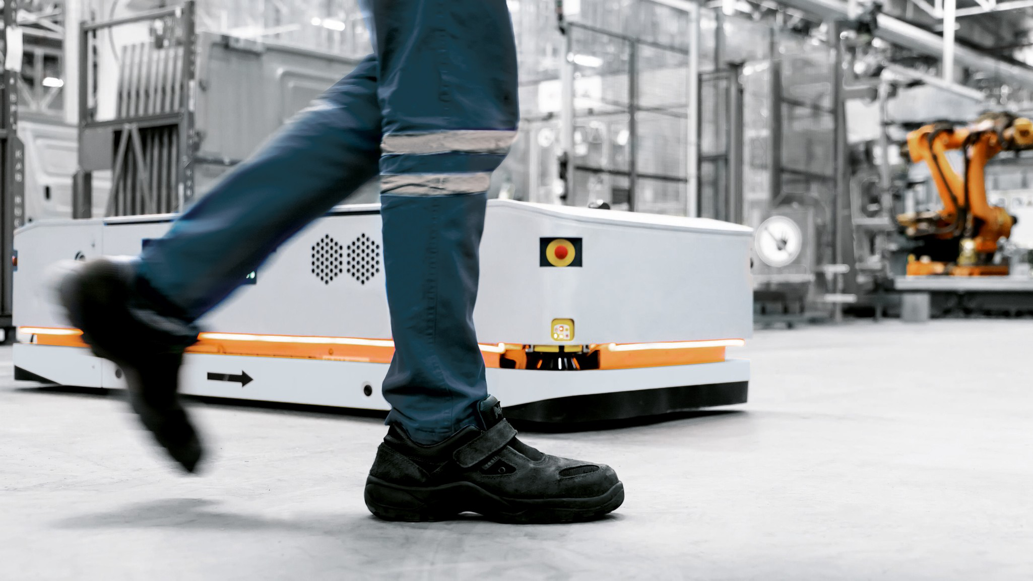 Driverless transport systems integrated into production